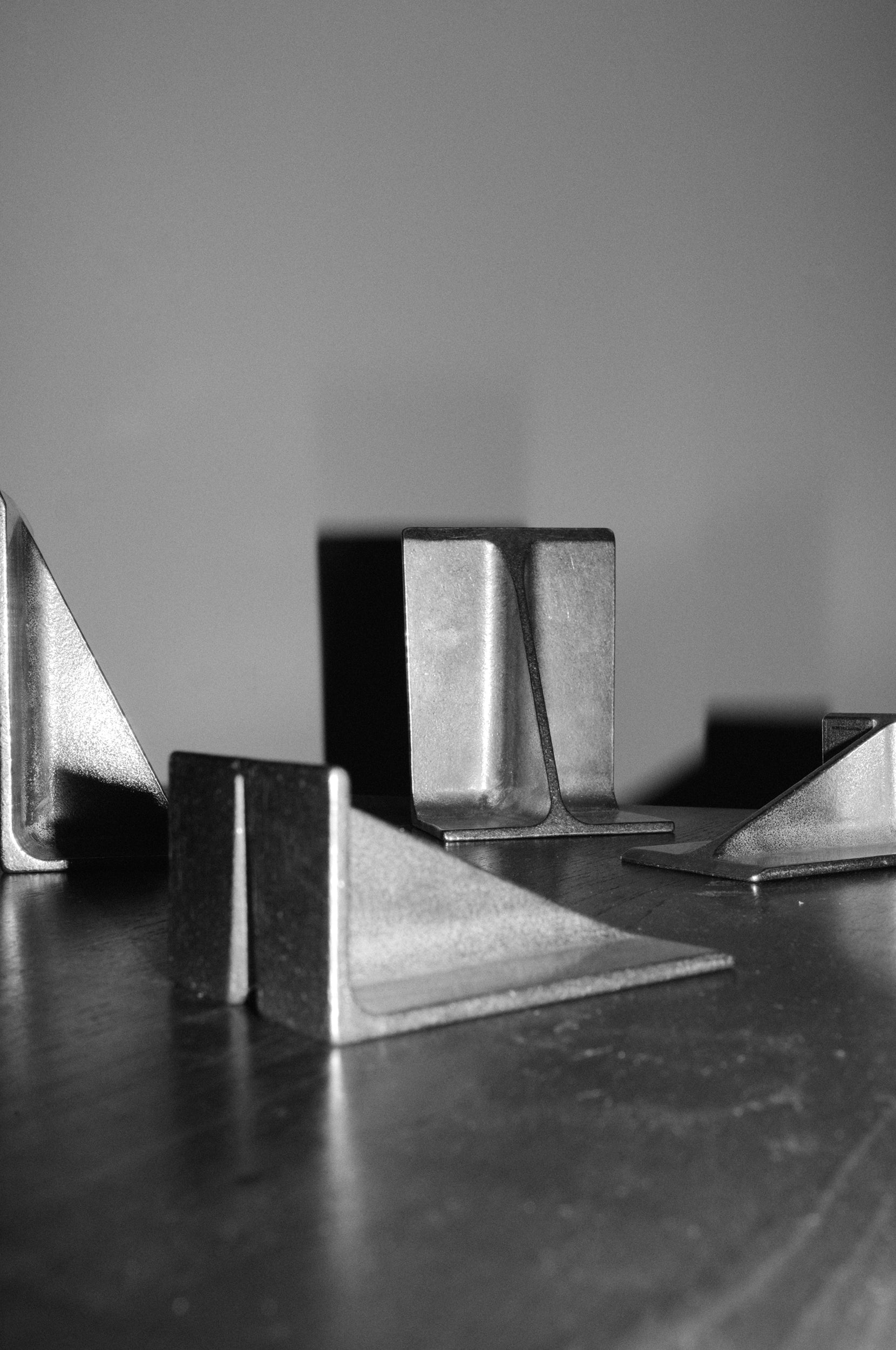 Fin Bookends – studio HENRY WILSON