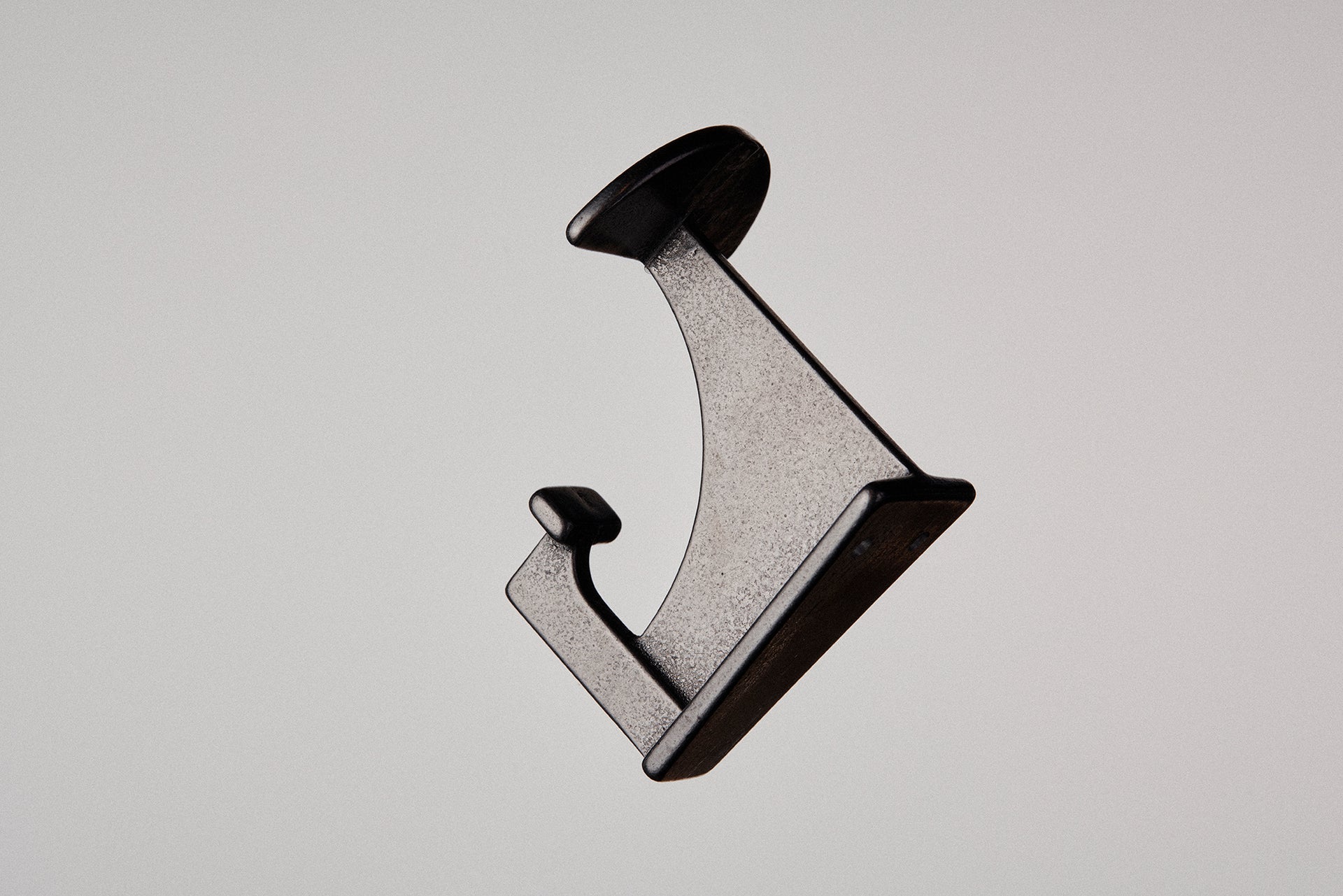 Compass Hook – studio HENRY WILSON