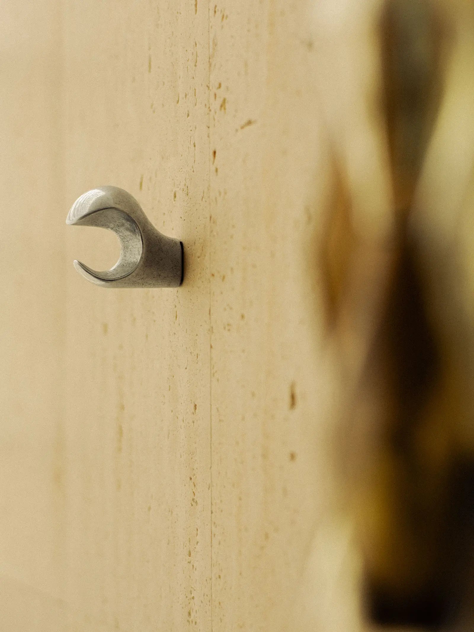 Ball Hook – studio HENRY WILSON