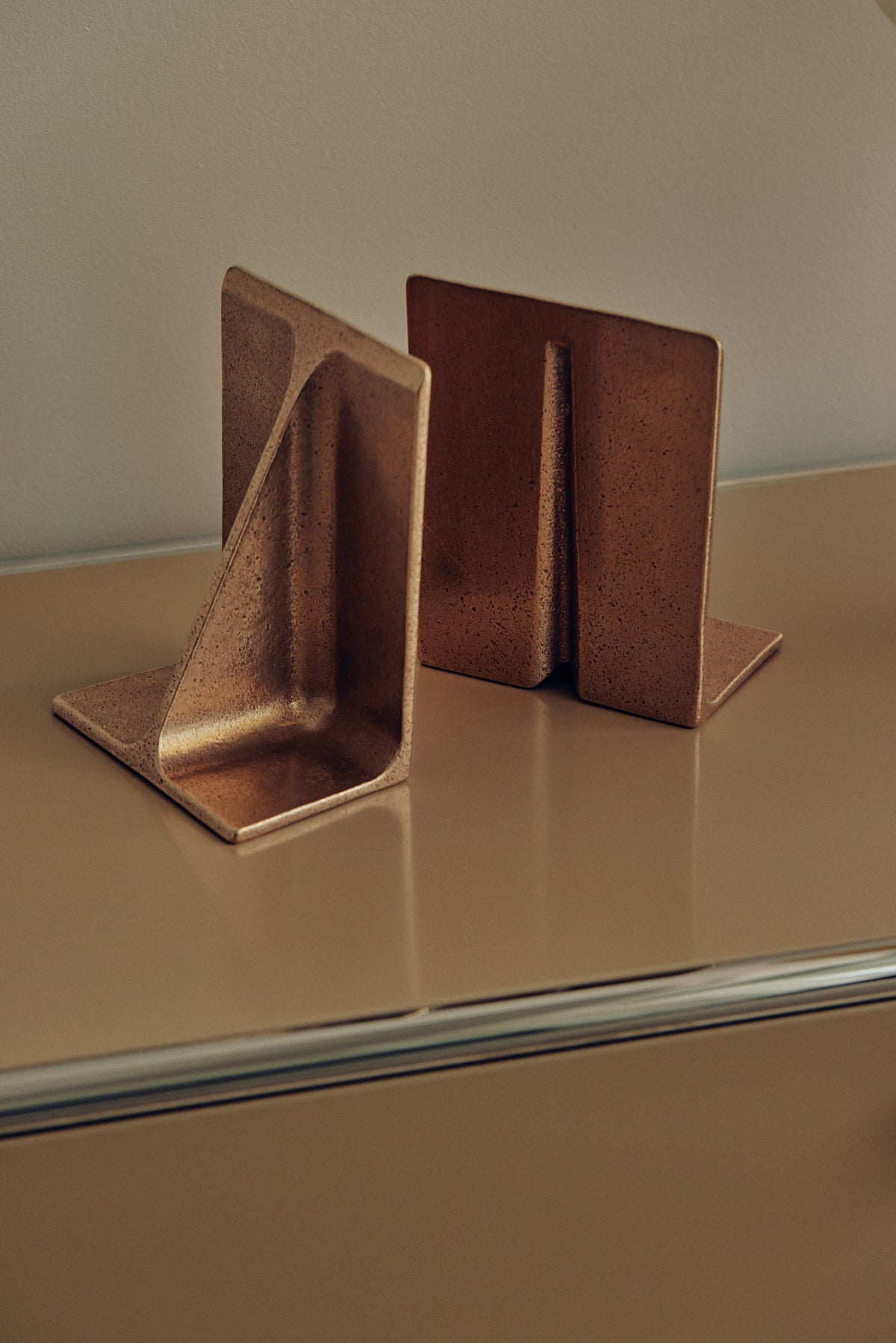 Fin Bookends – studio HENRY WILSON