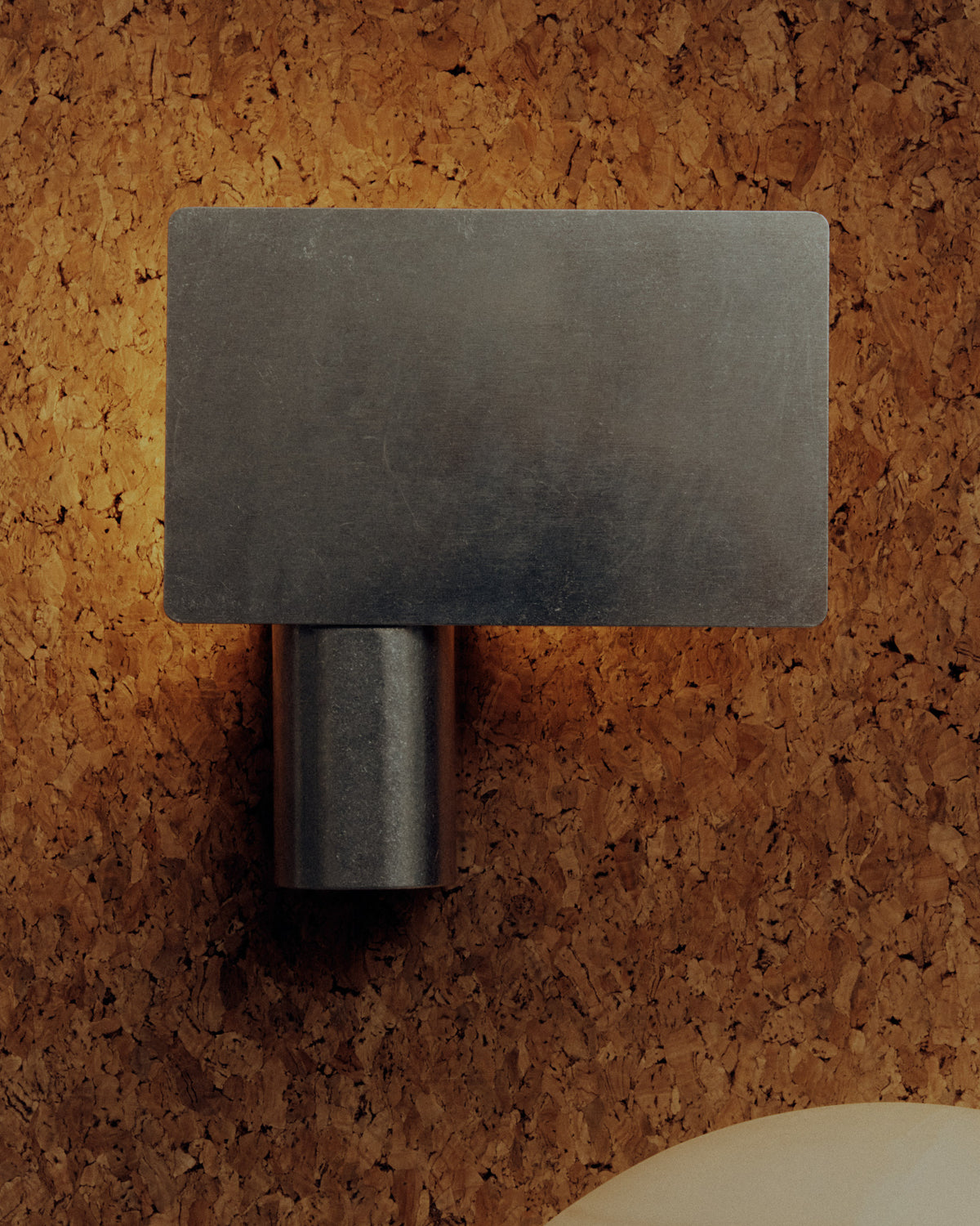 Shield Wall Light – studio HENRY WILSON