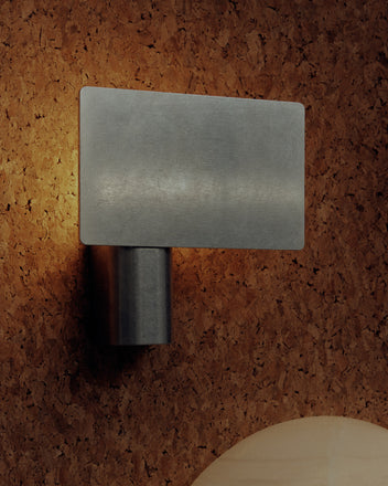 Shield Wall Light – studio HENRY WILSON